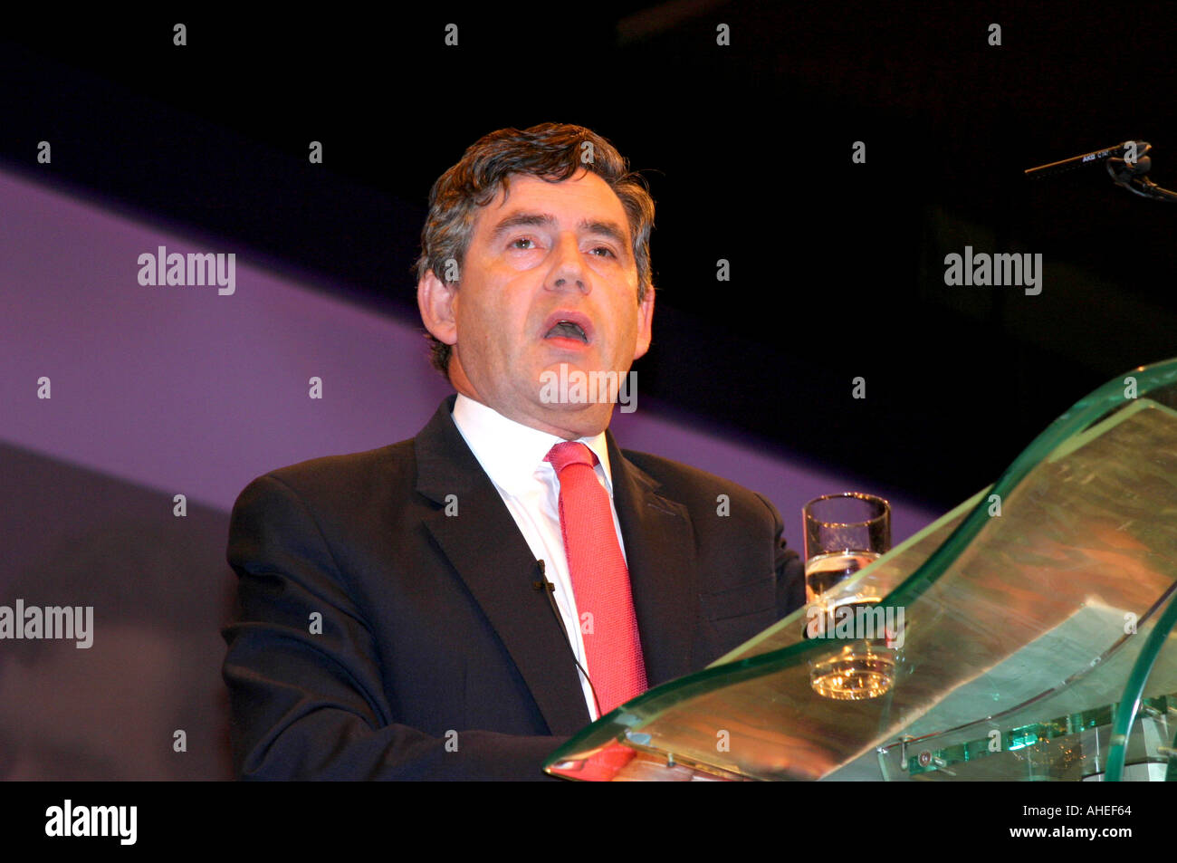 Politics speaking finance gordon brown hi-res stock photography and ...