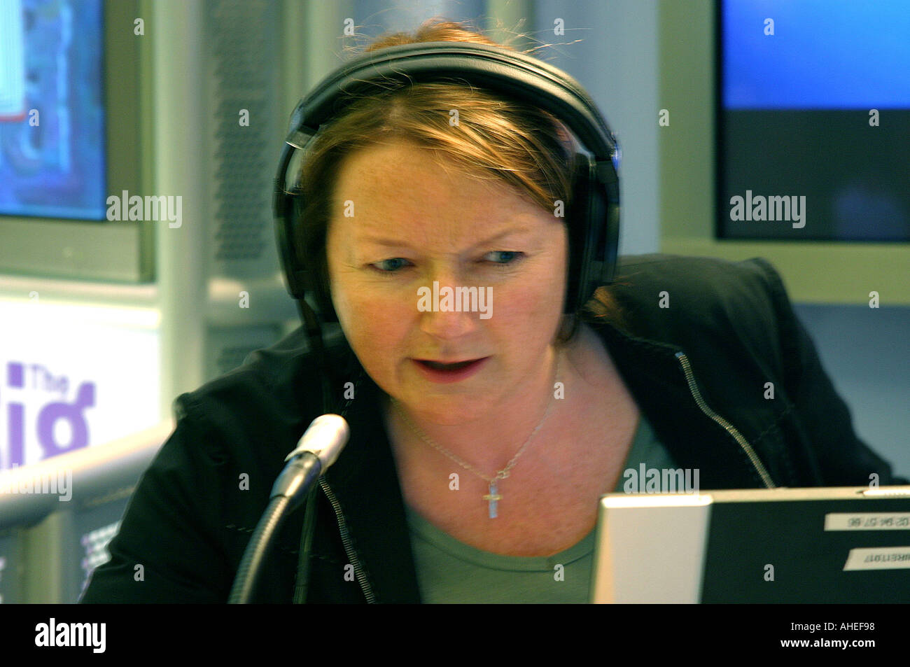 Carolyn Quinn Radio 4 Presenter Wearing Headphones Labour Conference ...