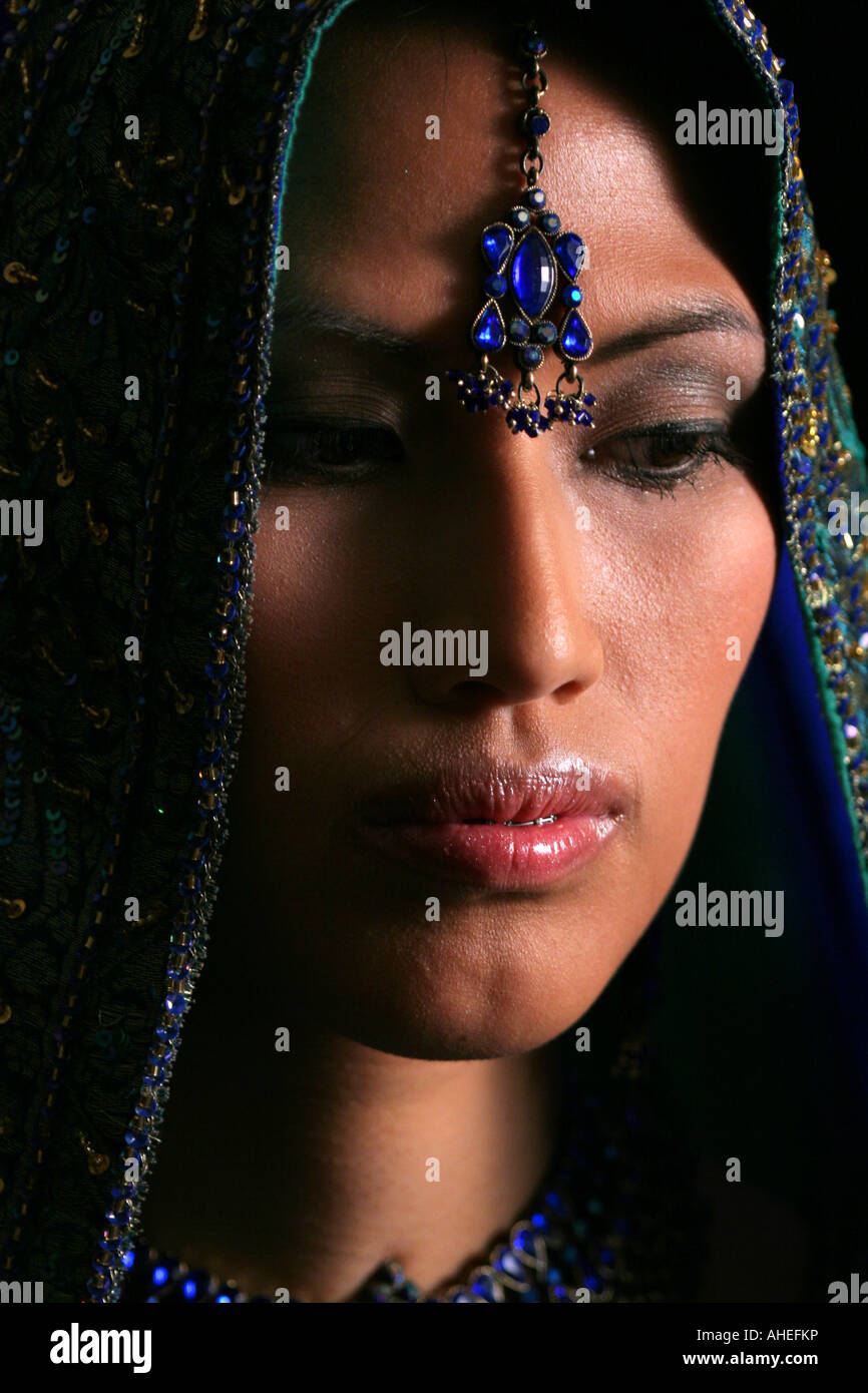 Costume jewellery model hi-res stock photography and images - Alamy