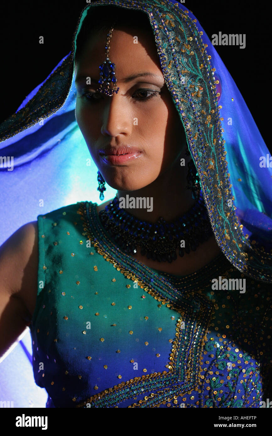 "Model dressed in traditional Sari Stock Photo - Alamy