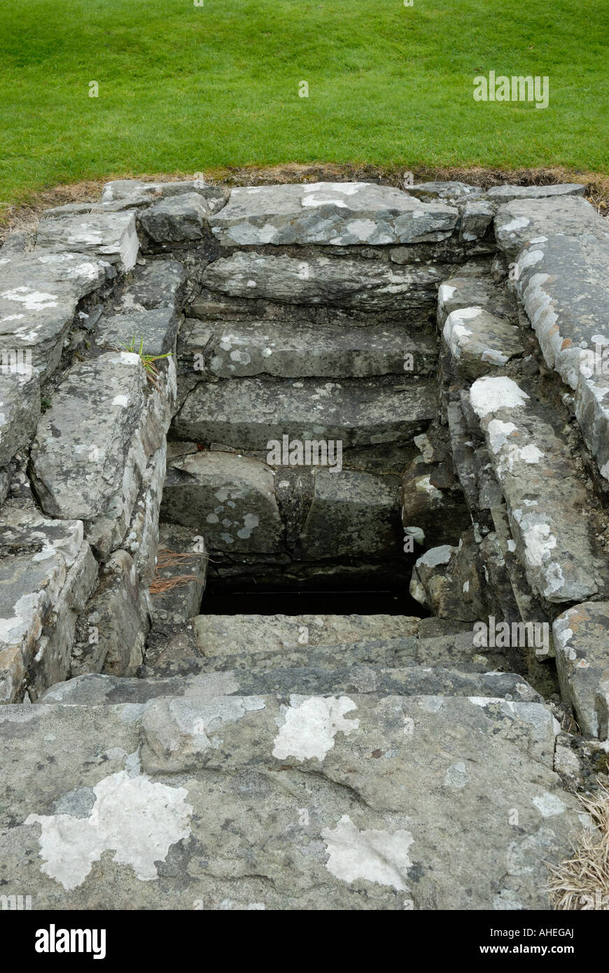 Sunken well hi-res stock photography and images - Alamy