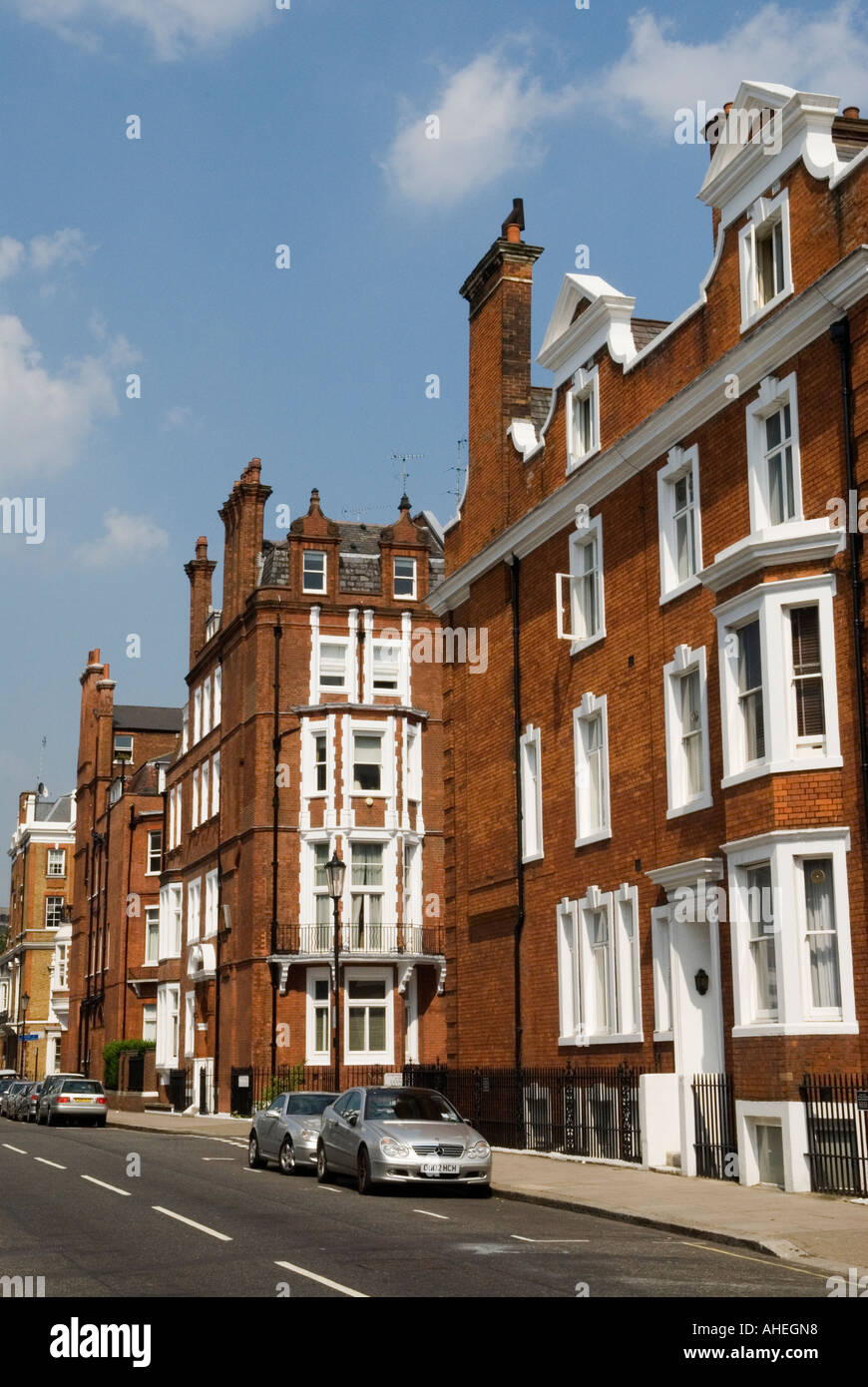 Central london family housing hi-res stock photography and images - Alamy