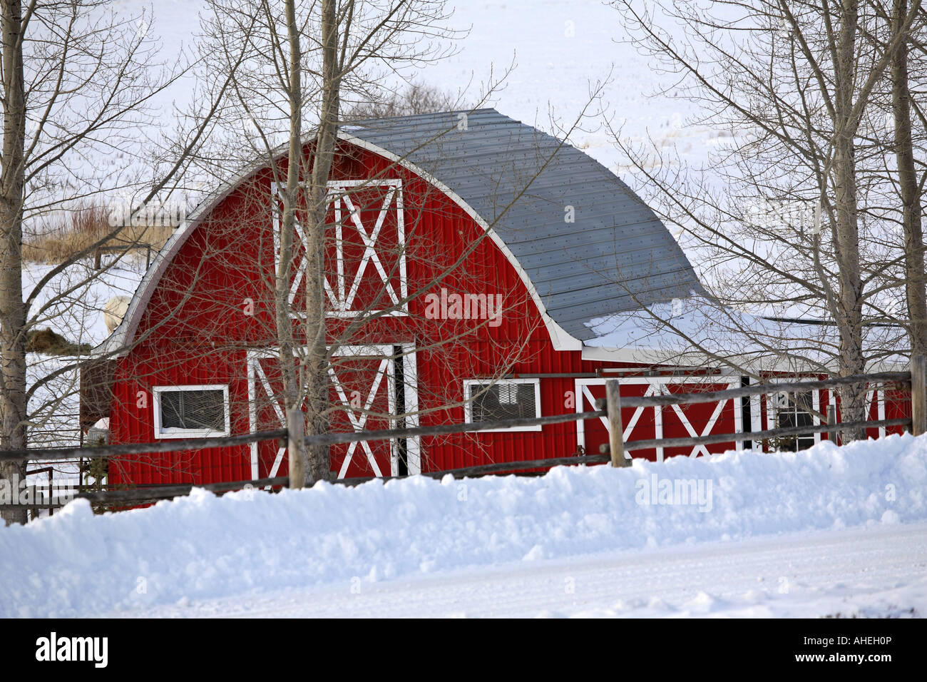 Provincial red farm hi-res stock photography and images - Alamy