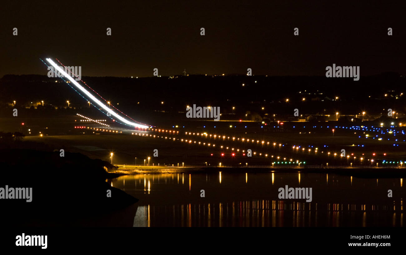 Aircraft landing in the night Stock Photo - Alamy