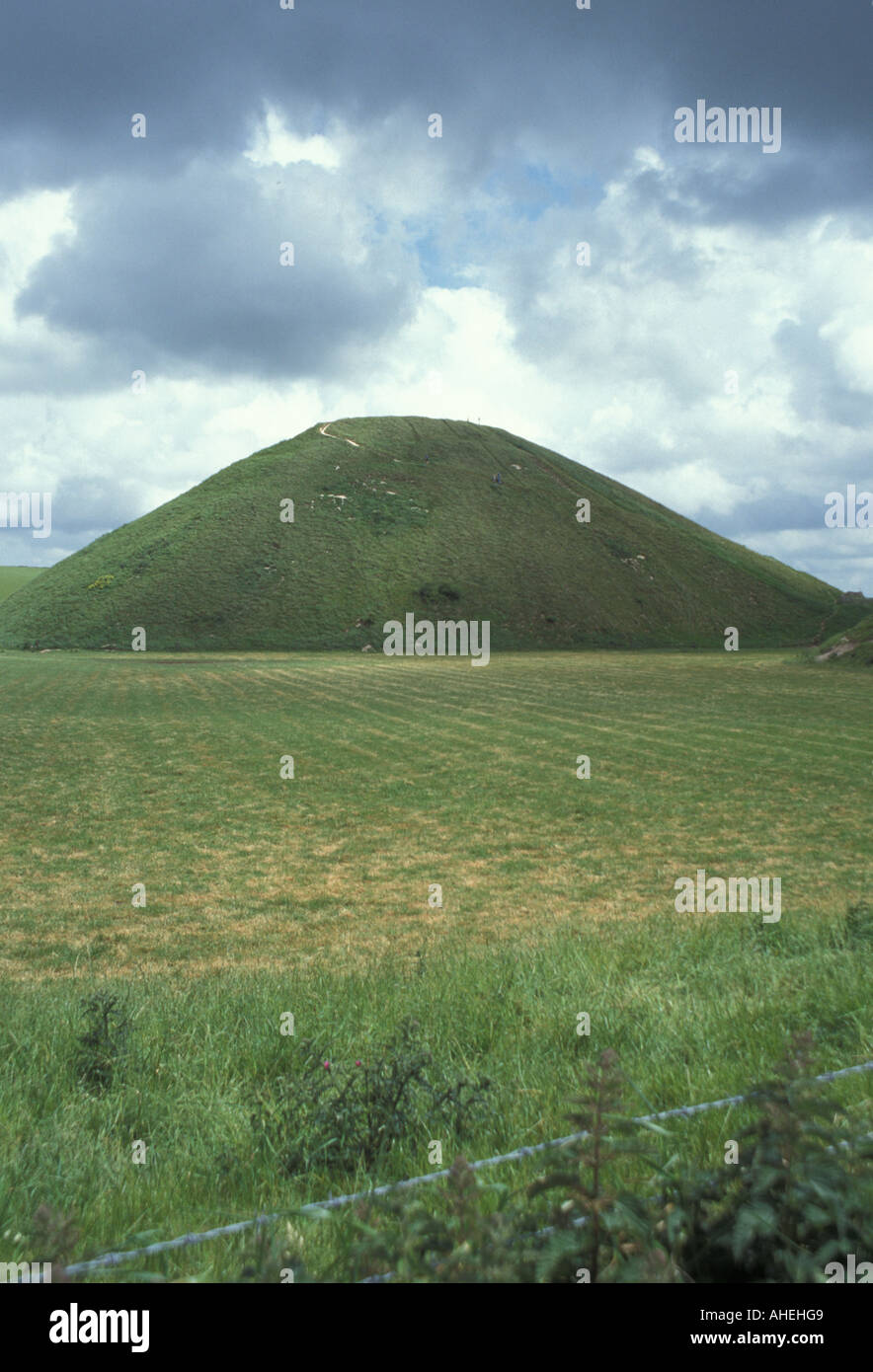Silbury Hill world's largest artifical earth mound Wiltshire Stock ...