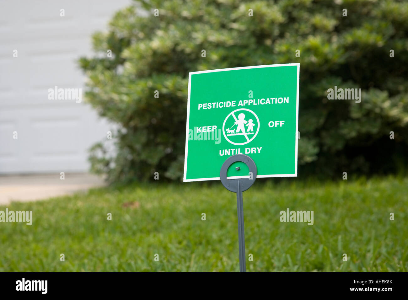 Pesticide application sign on home lawn Stock Photo - Alamy