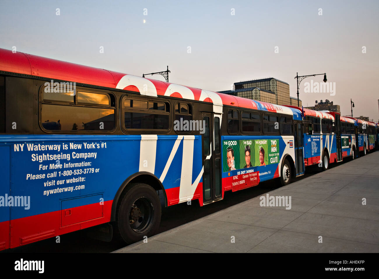 Nyc buses hi-res stock photography and images - Alamy