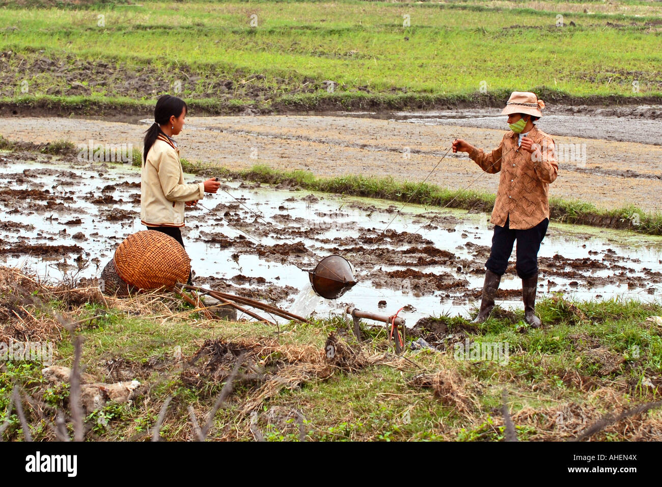 Poor peasant girls hi-res stock photography and images - Alamy
