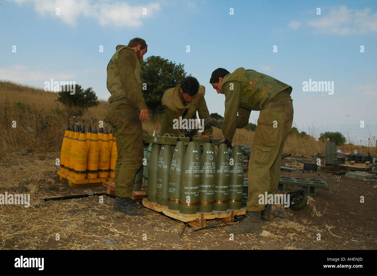 155mm shell hi-res stock photography and images - Alamy