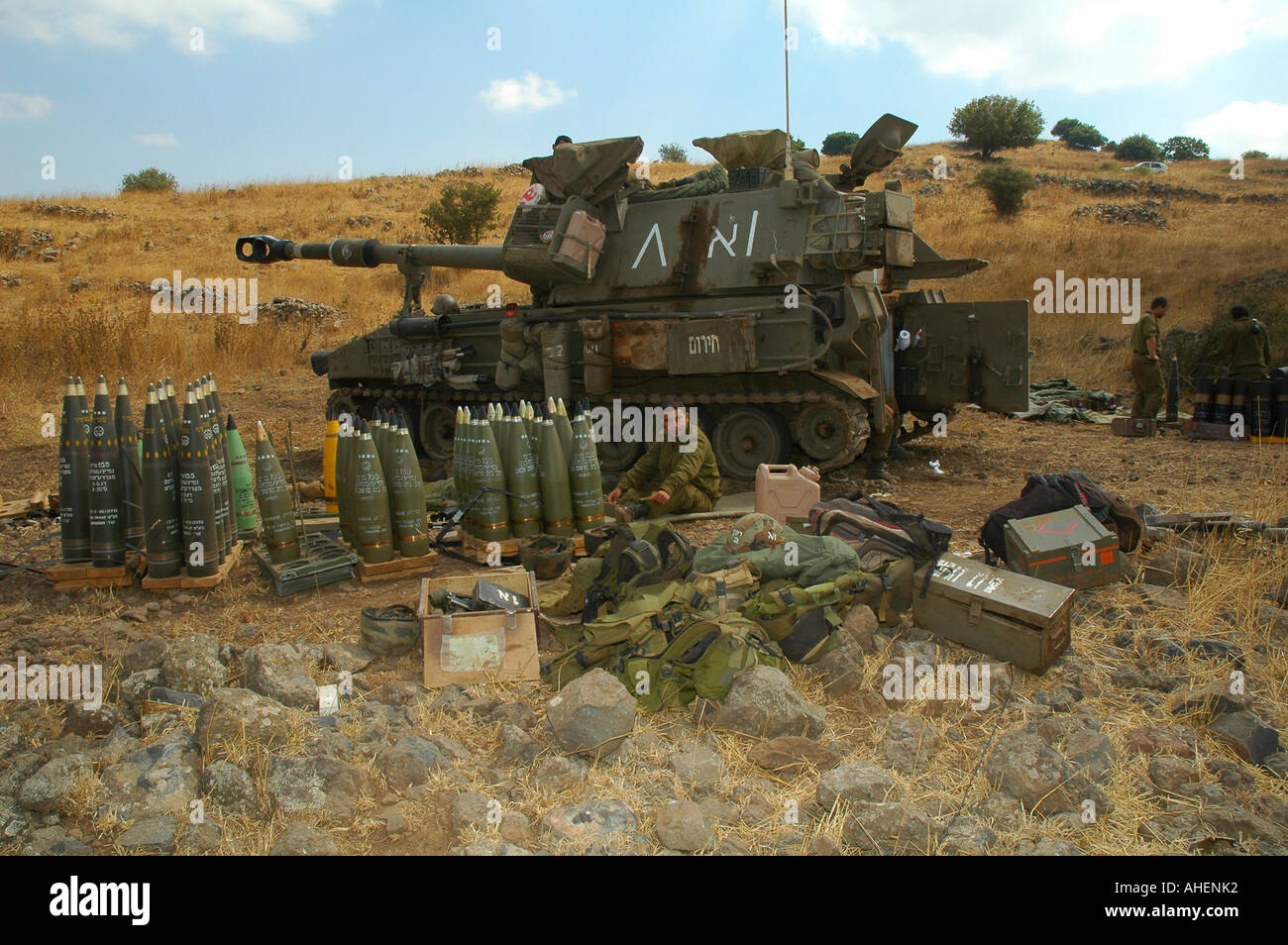 Israeli M109 self-propelled howitzer in the Golan heights near the ...