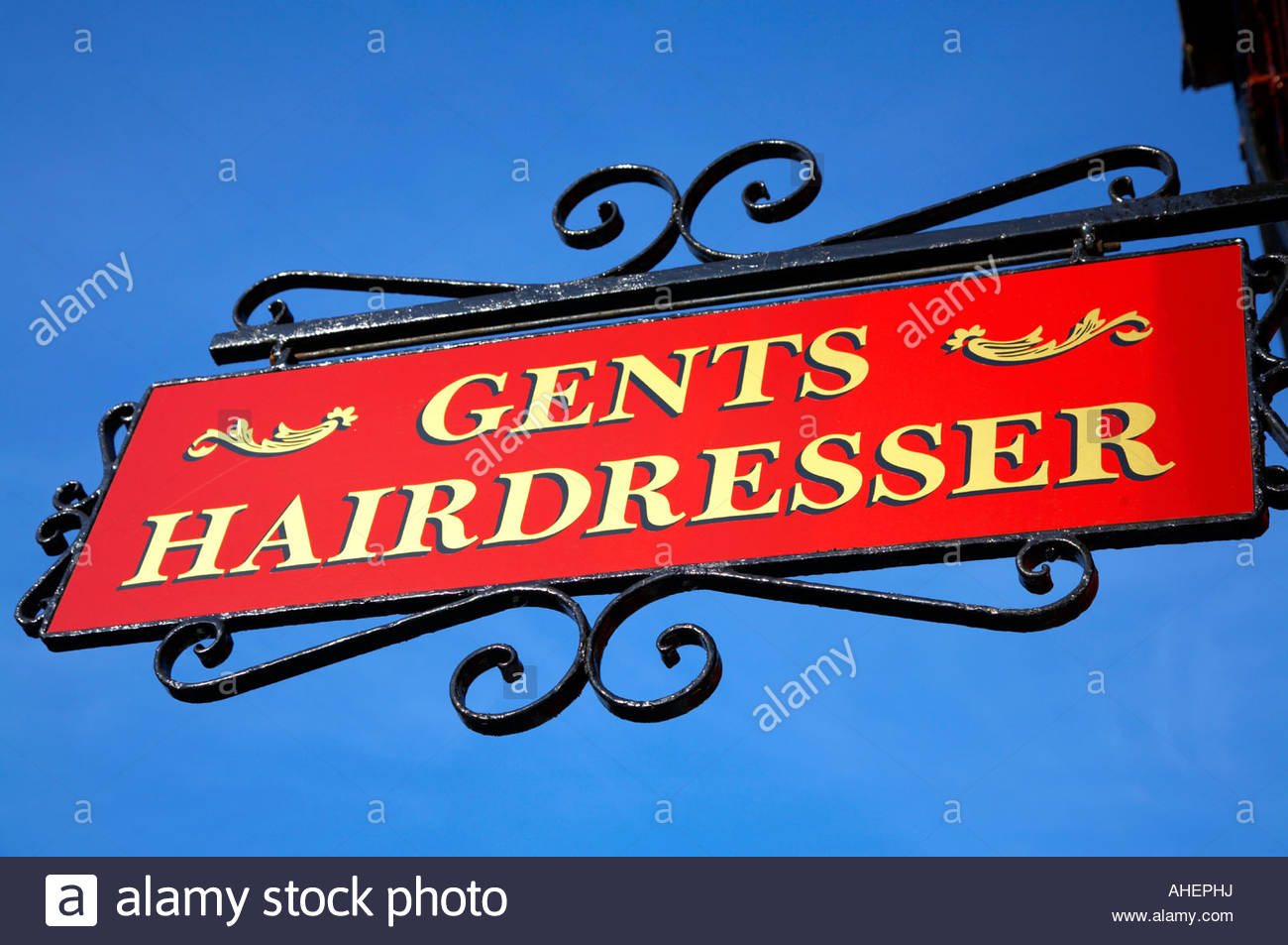 Gents hairdresser signpost Stock Photo - Alamy