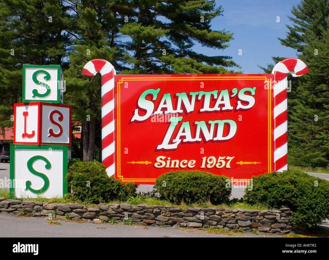 Santa's village theme park hi-res stock photography and images - Alamy