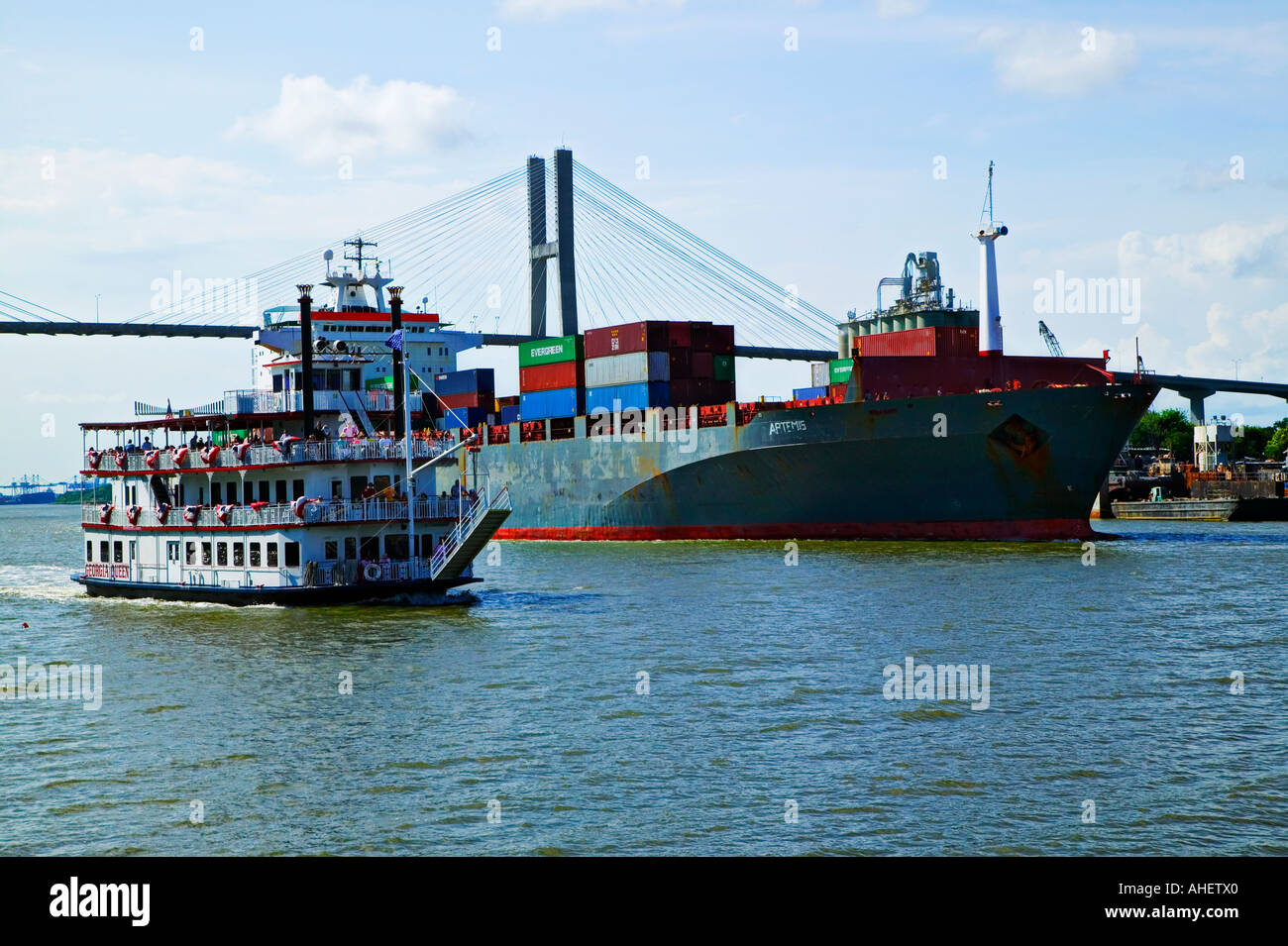 Shipping savannah ship transport hi-res stock photography and images ...
