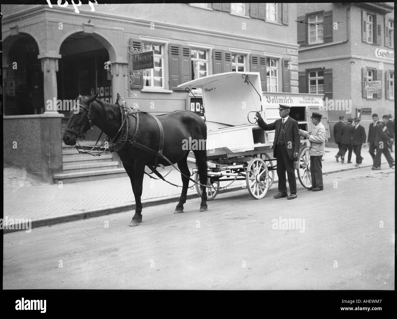 Horse milk cart hi-res stock photography and images - Alamy