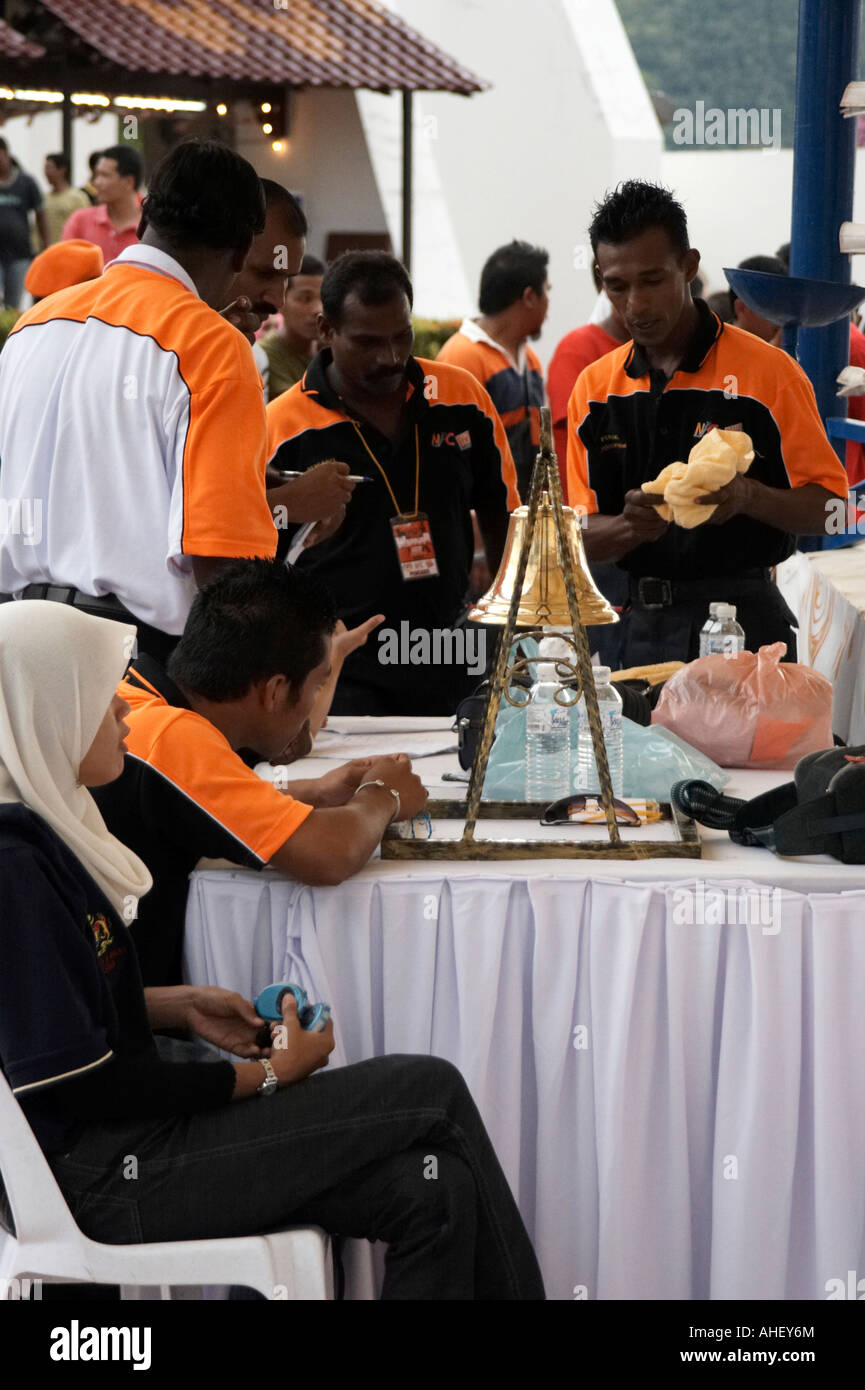 Referee kickboxing hi-res stock photography and images - Alamy