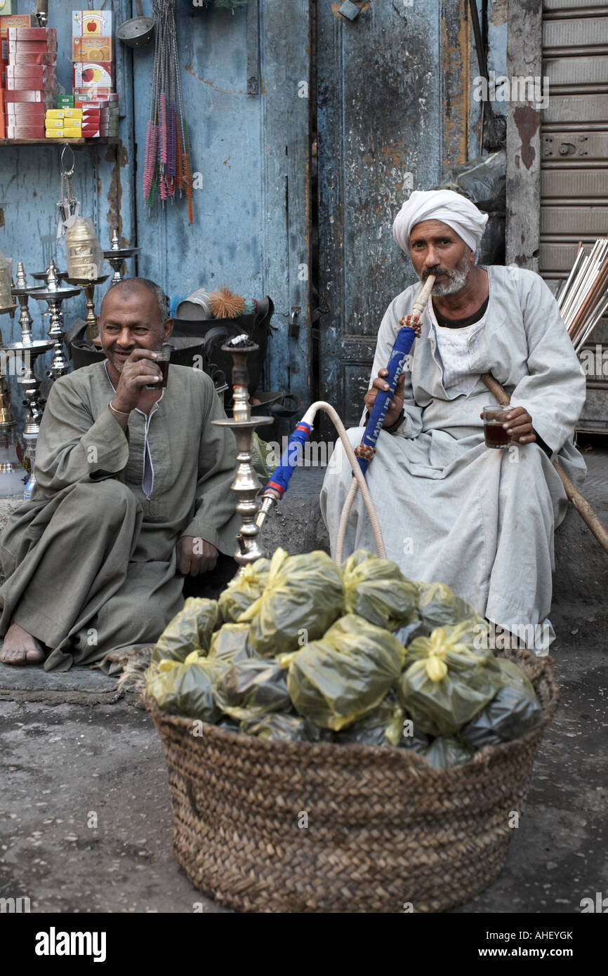 Arab men smoking shisha hi-res stock photography and images - Alamy