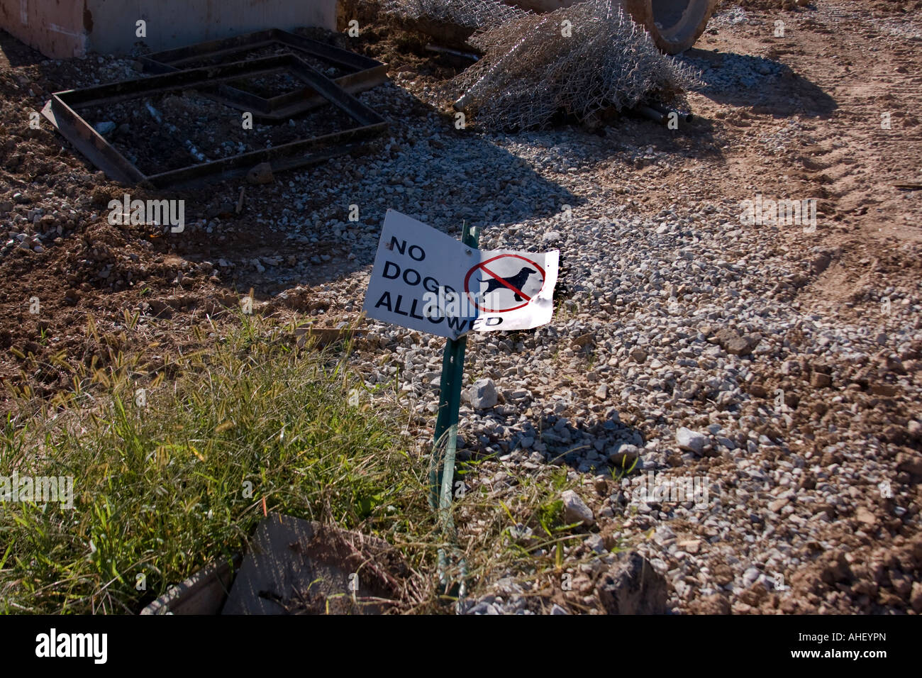 In the dirt sign indication hi-res stock photography and images - Alamy