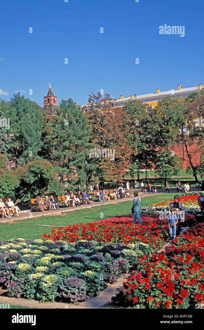 Moscow Russia Garden outside Kremlin wall Stock Photo - Alamy