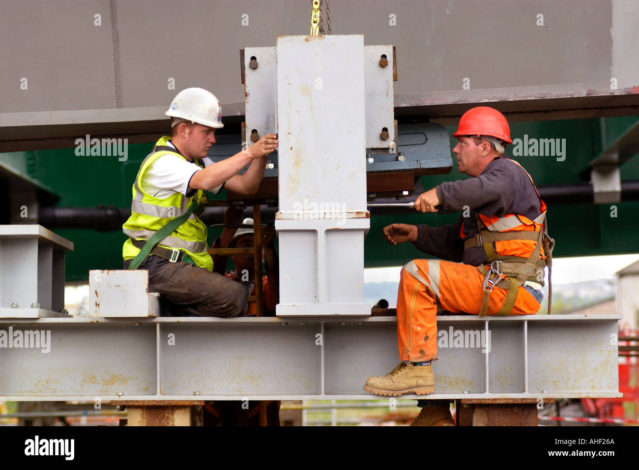 Working on the directional guides and jacking points of a road bridge ...