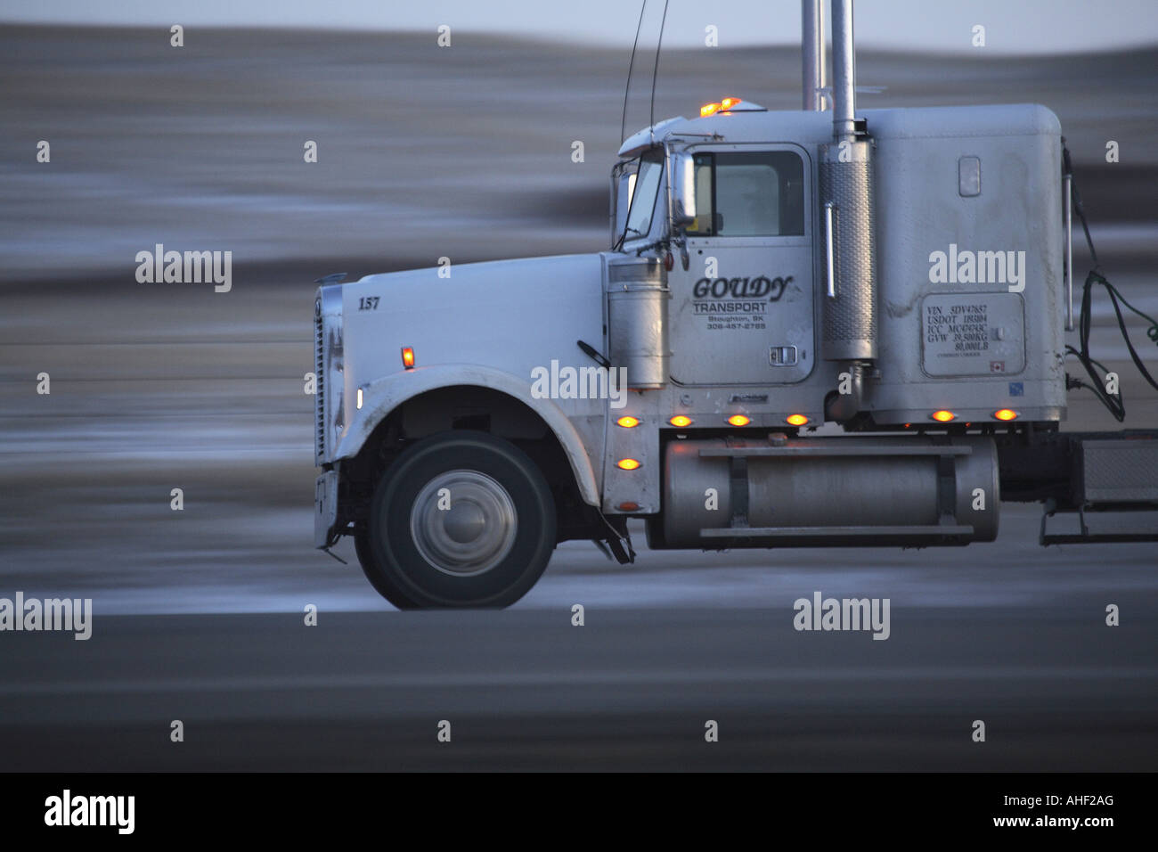 Trans canada highway saskatchewan hi-res stock photography and images ...