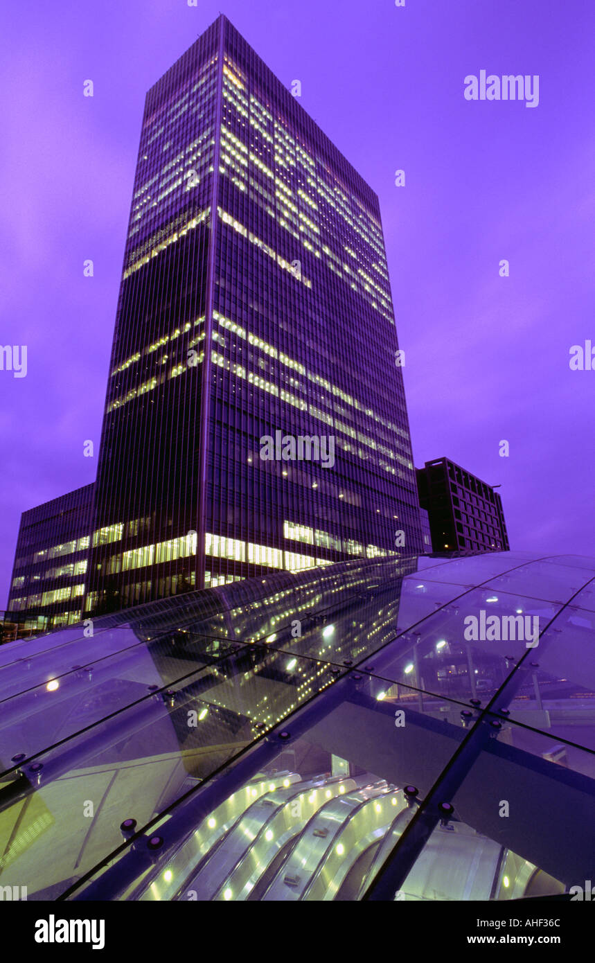 Jp morgan canary wharf hi-res stock photography and images - Alamy