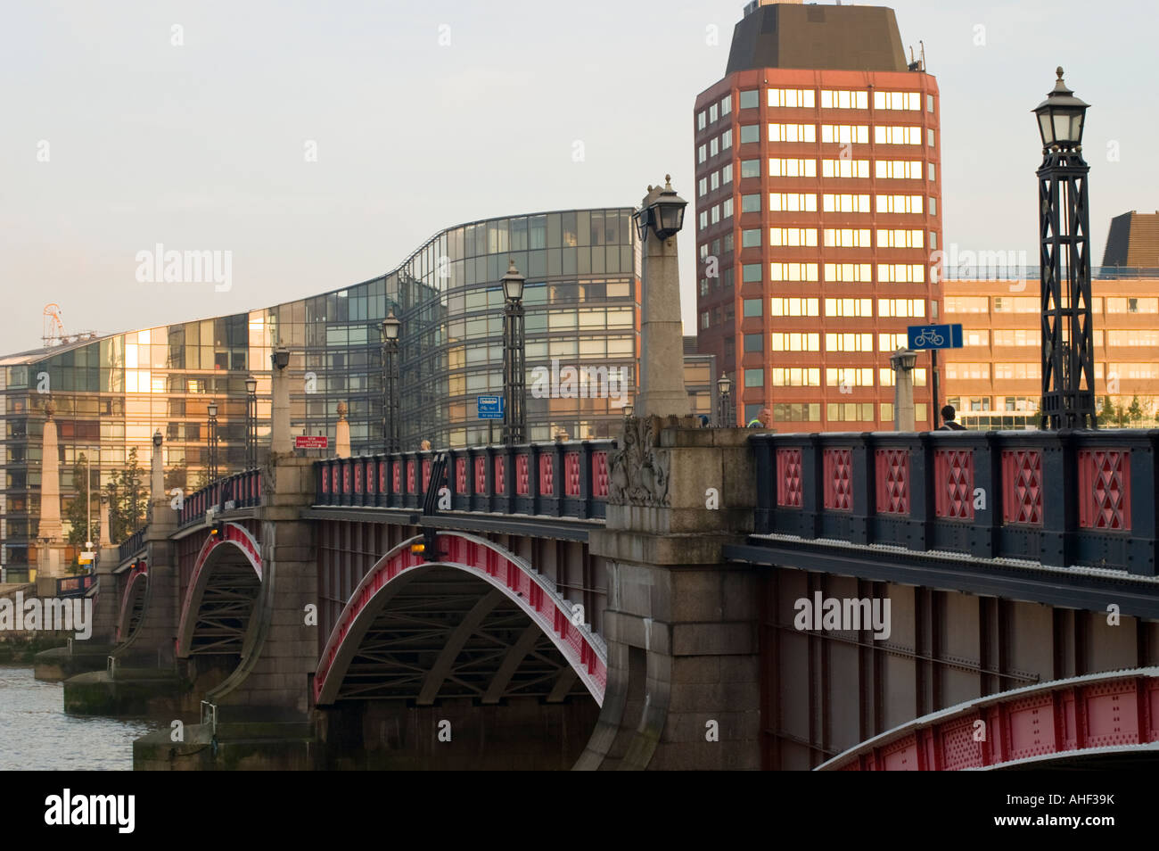 Vauxhall Bridge London Stock Photo - Alamy