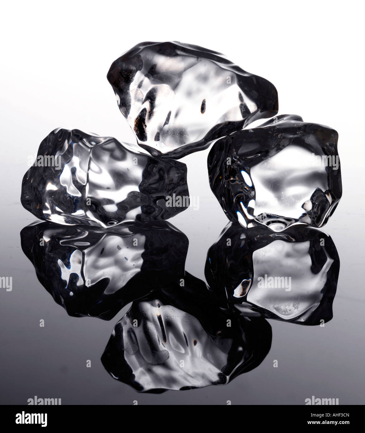 RING OF ICE CUBES Stock Photo - Alamy