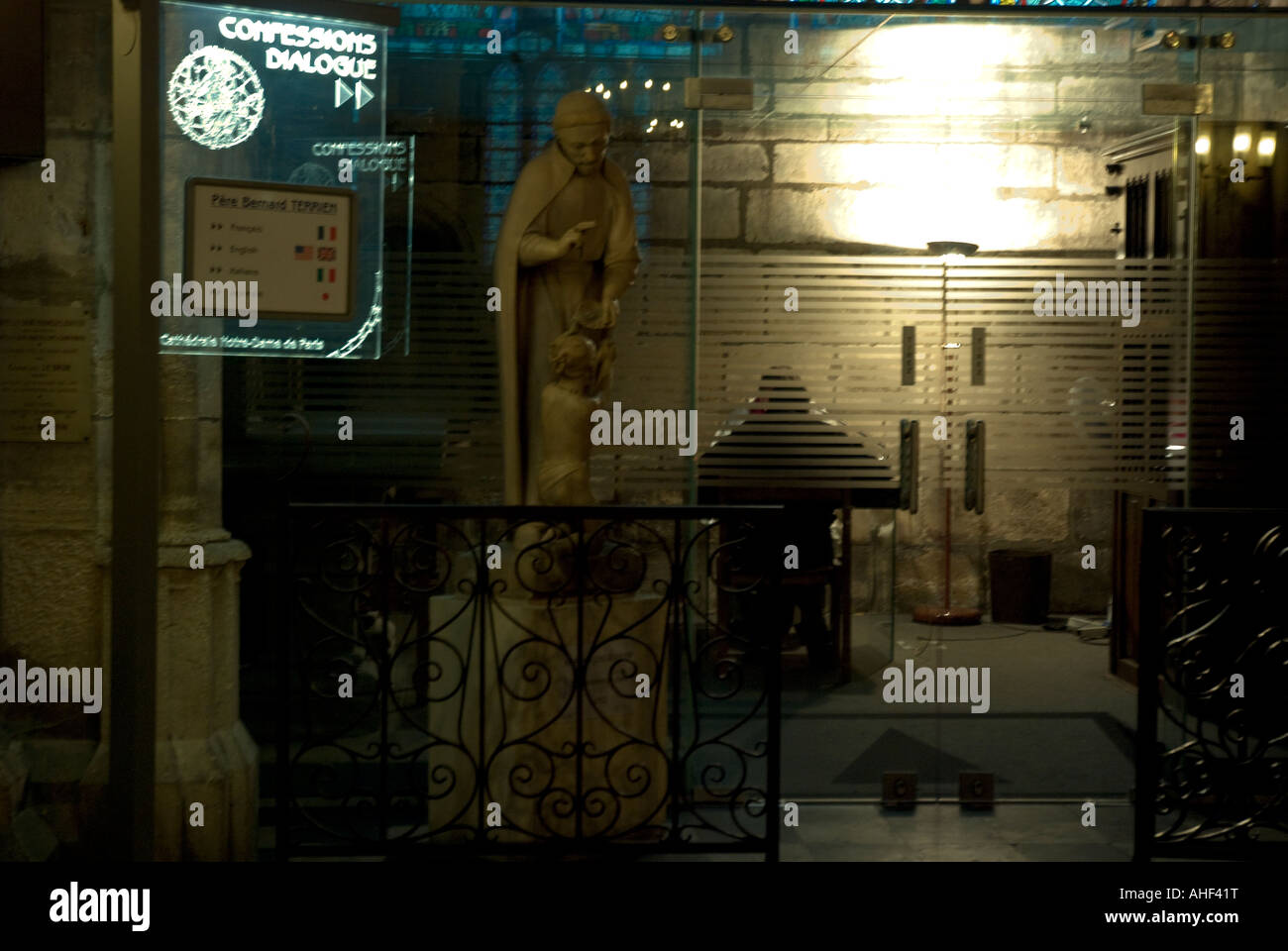 Confession notre dame paris hi-res stock photography and images - Alamy