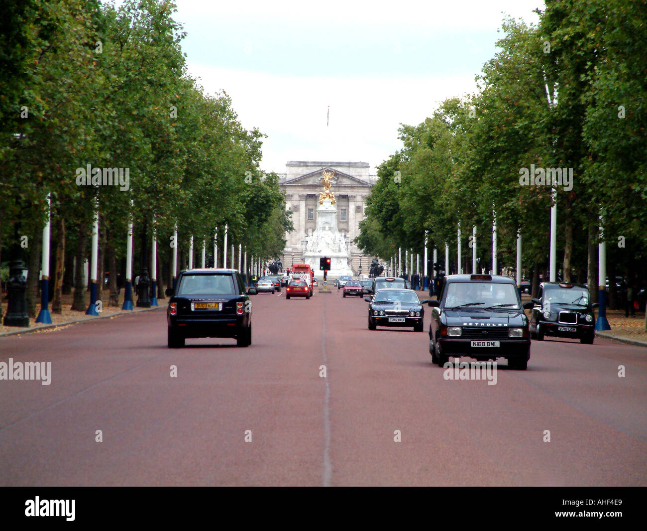 The Mall London General view with Buckingham Palace in the Background ...