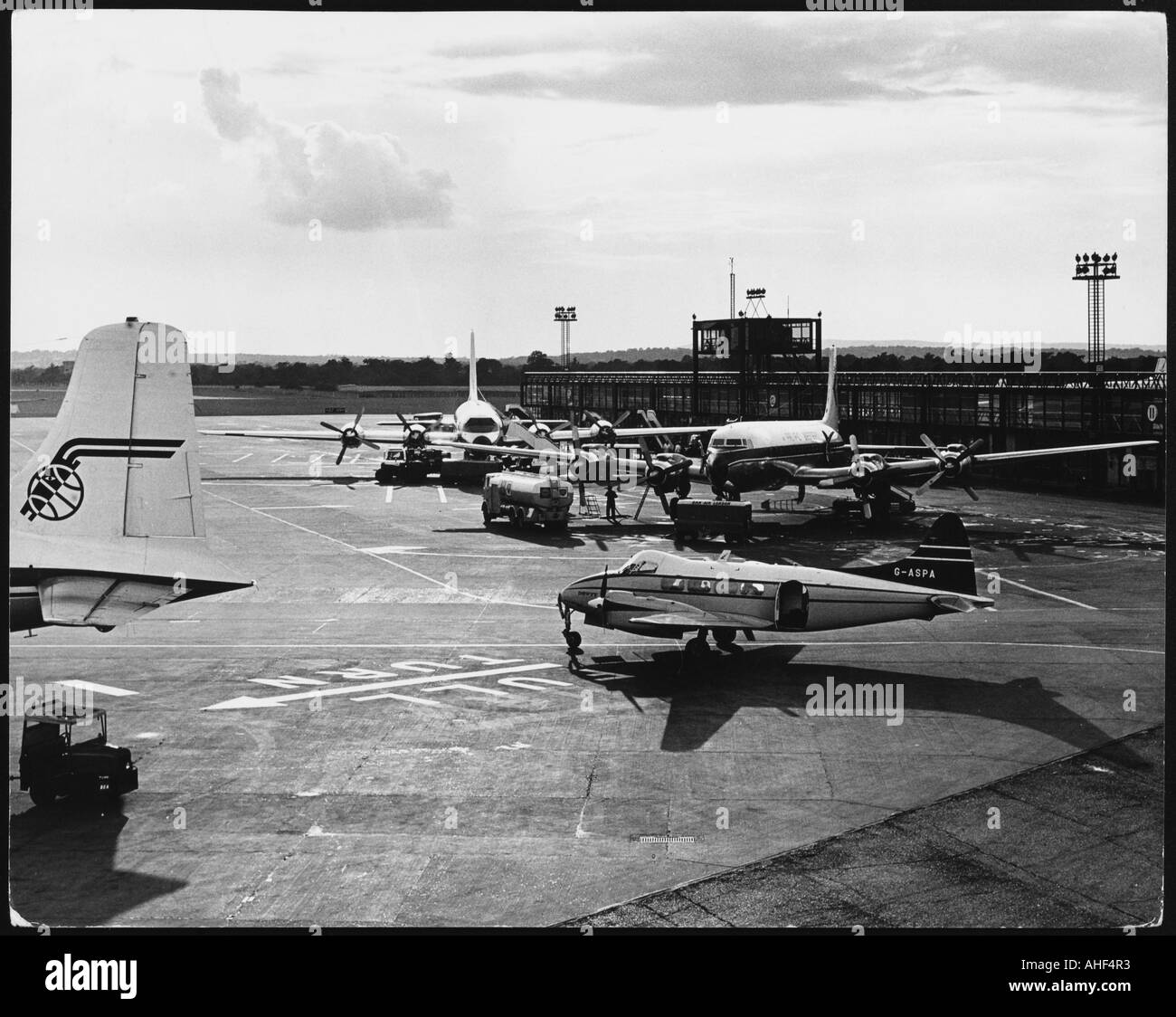 Gatwick airport runways hi-res stock photography and images - Alamy