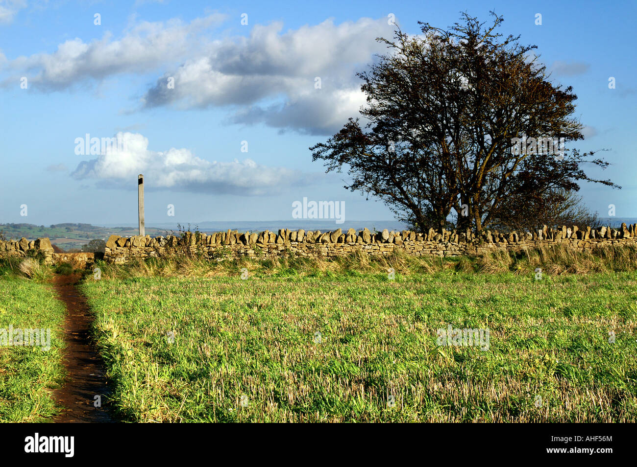 Cotswold footpath to Broadway Tower Stock Photo - Alamy