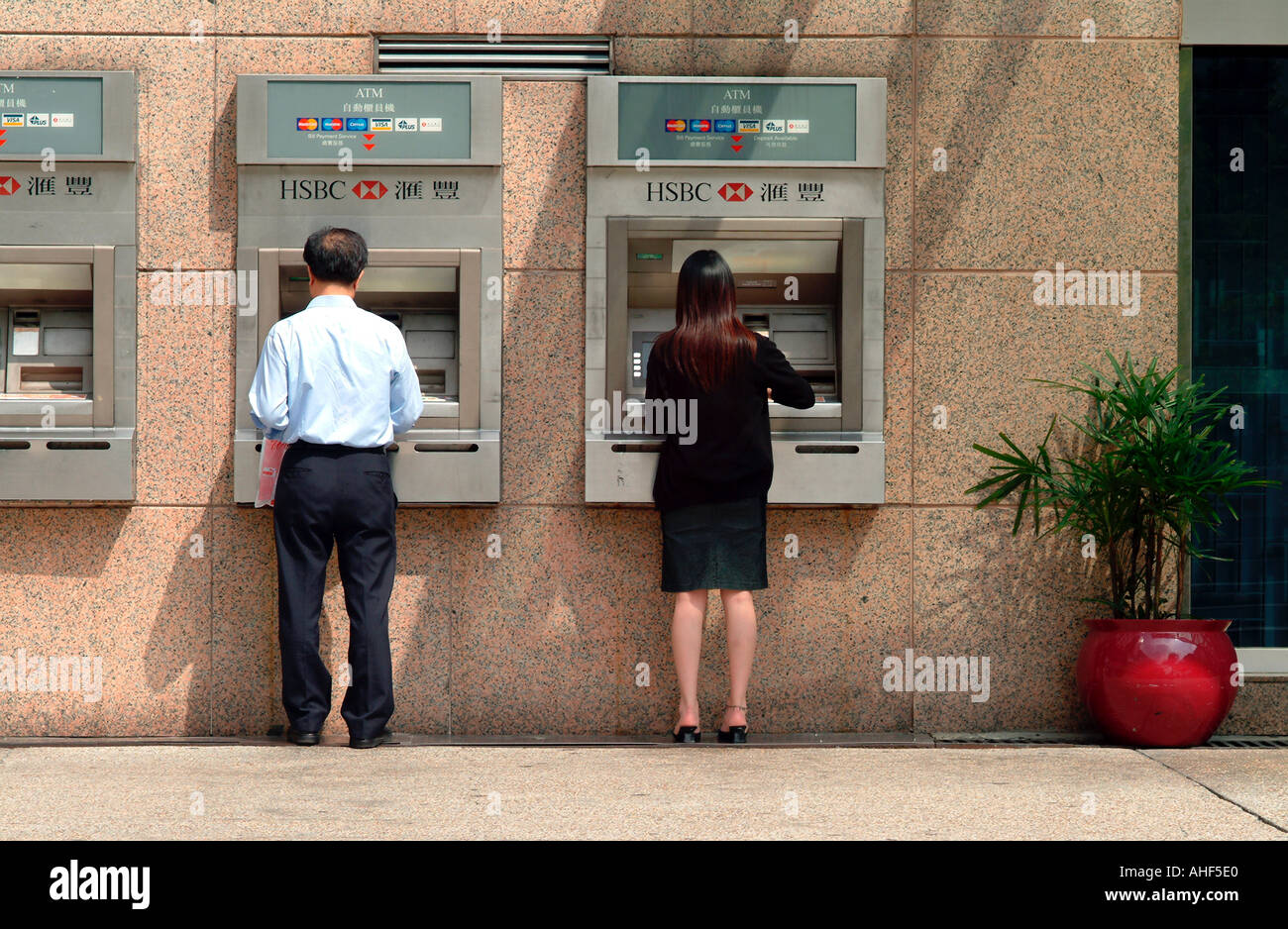 Bank tellers hsbc hi-res stock photography and images - Alamy
