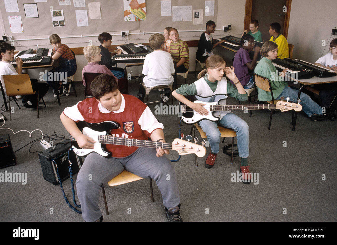 Music keyboards hi-res stock photography and images - Alamy
