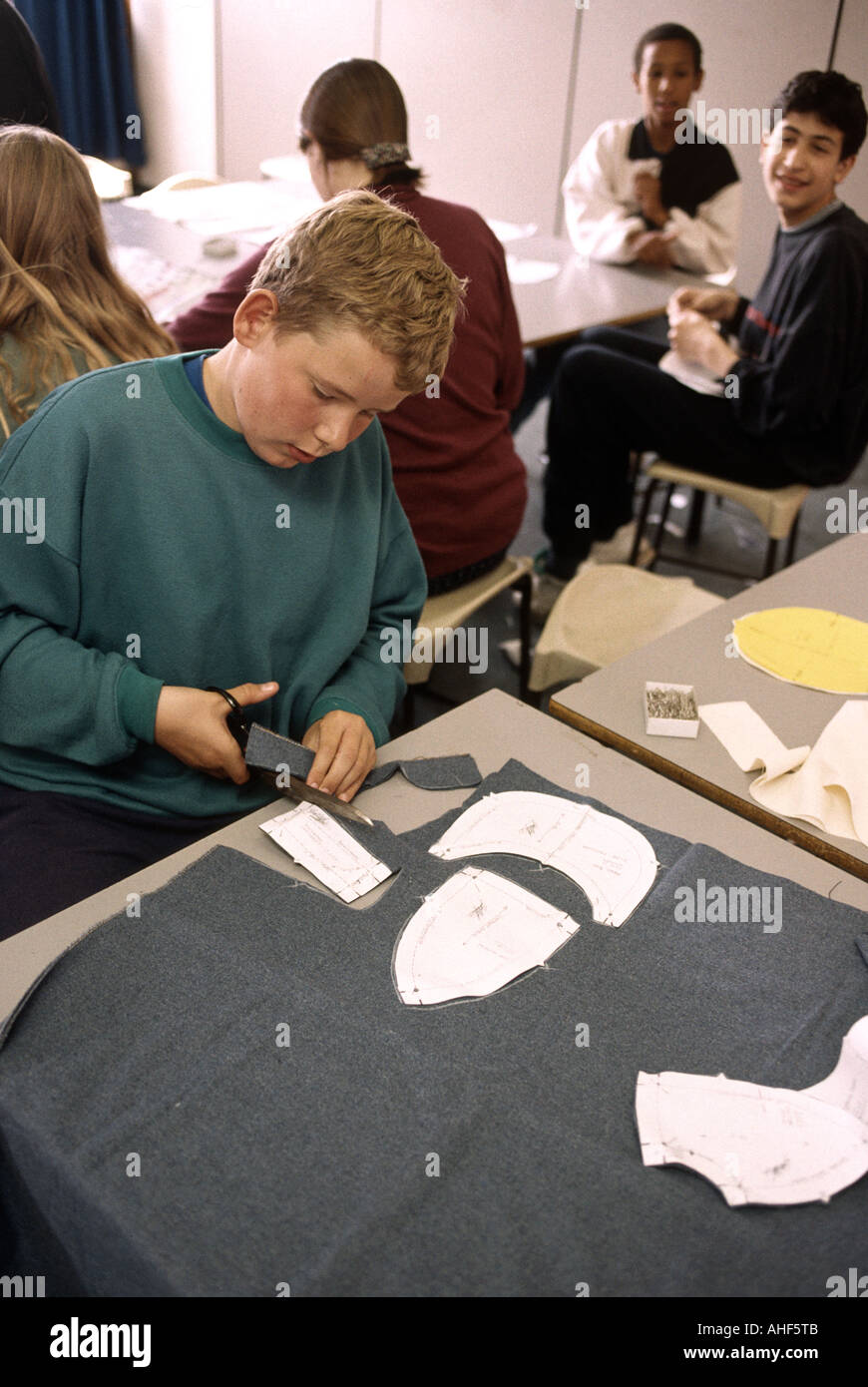 secondary school sewing class Stock Photo - Alamy secondary school sewing class Stock Photo - Alamy