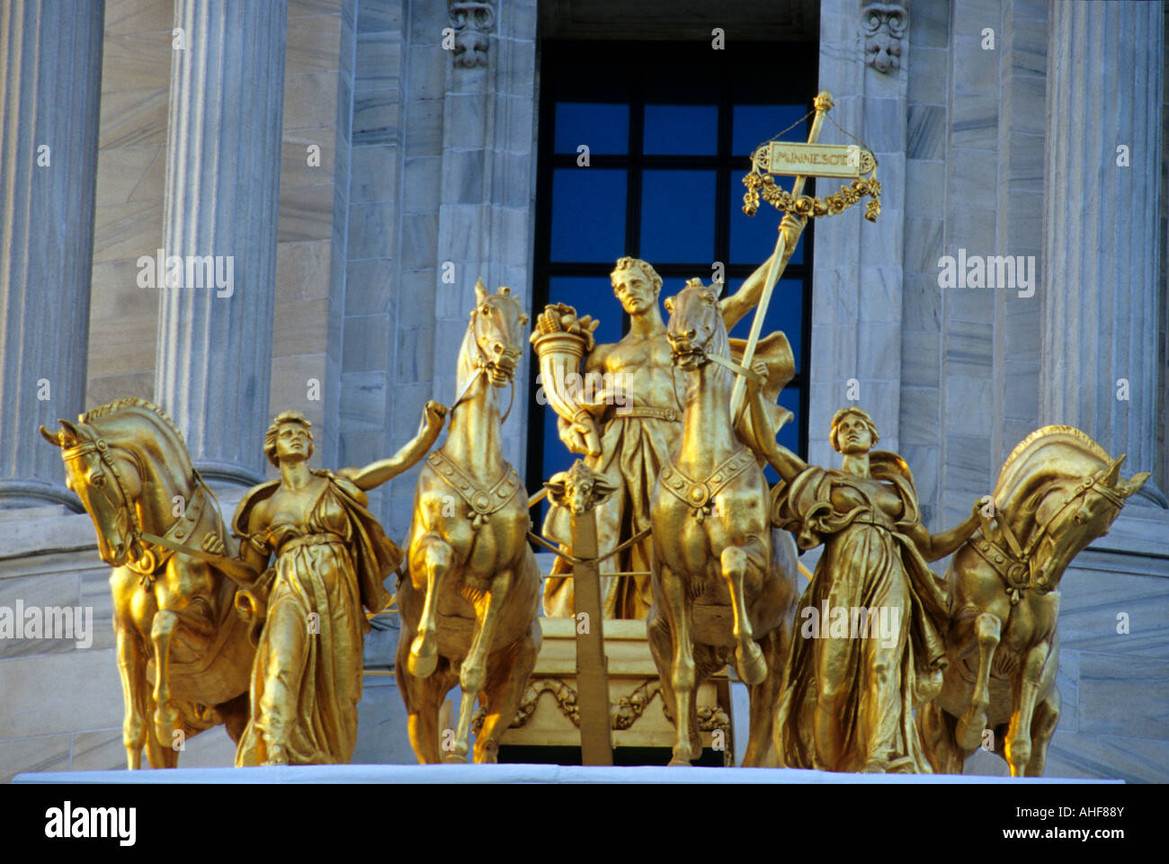 Minnesota state capitol building quadriga hi-res stock photography and ...