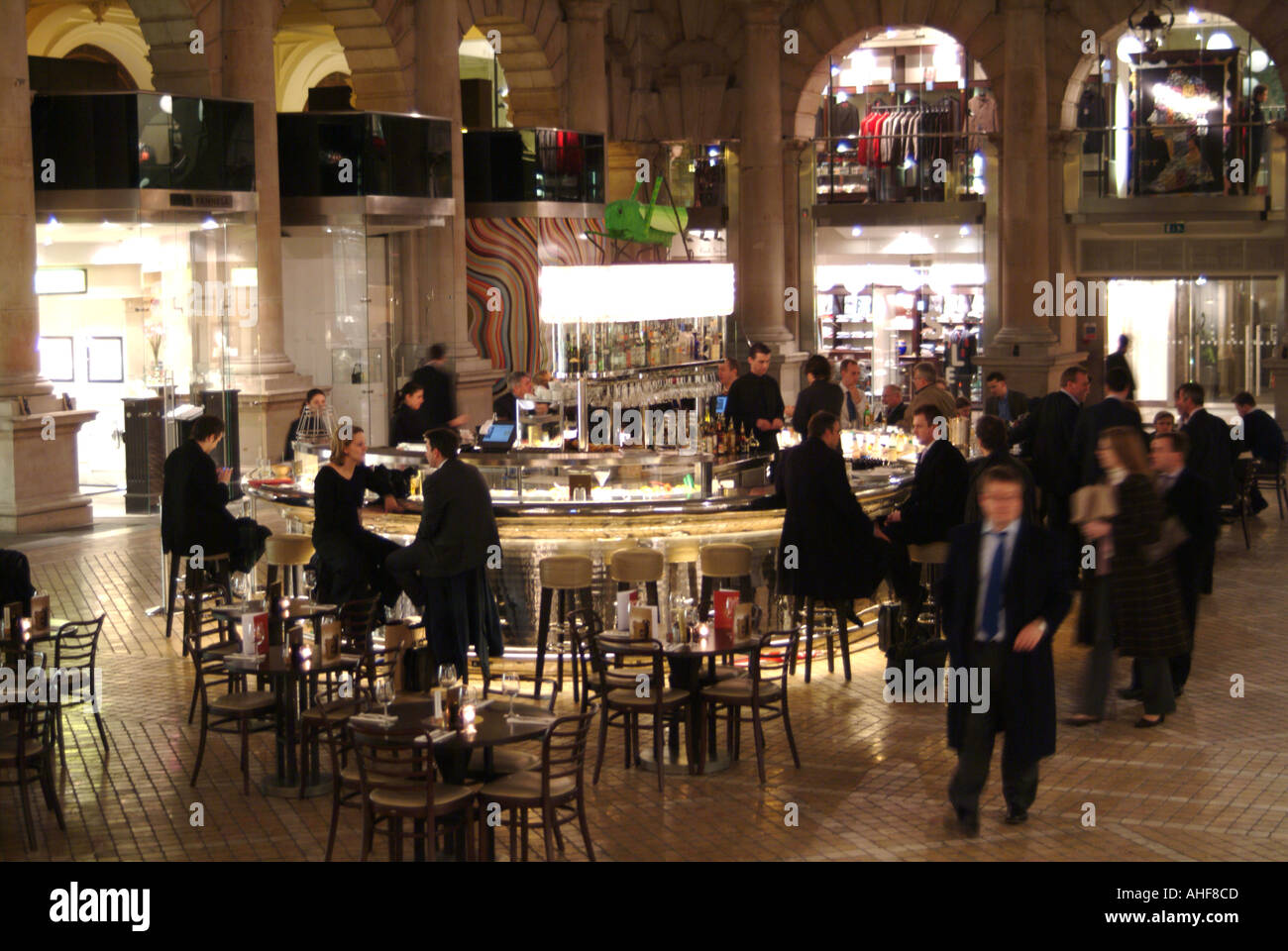 London Royal Exchange bar Stock Photo - Alamy