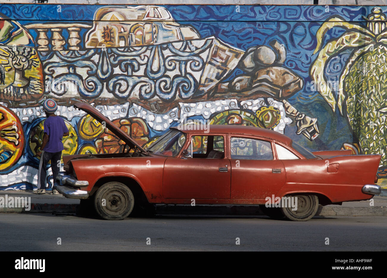 Cuban graffiti artist Stock Photo - Alamy