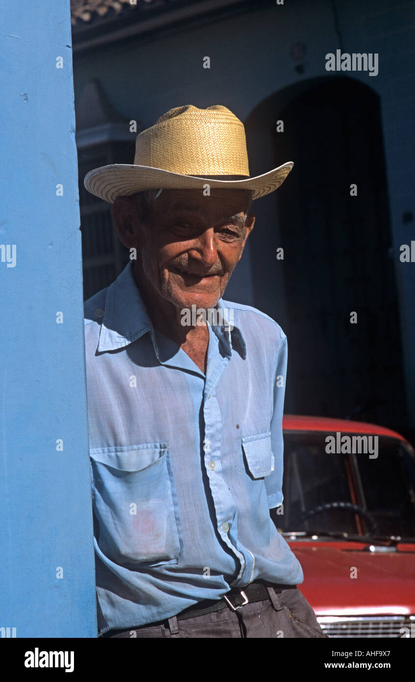 Old Cuban man Stock Photo - Alamy