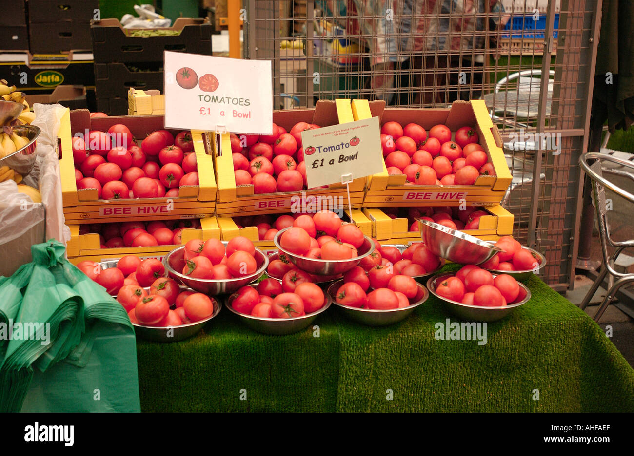 Selling tomatoes market stall Stock Photo - Alamy