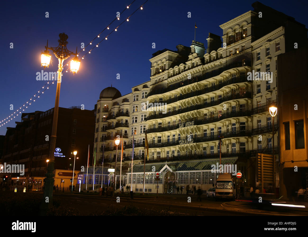 brighton bombing hotel promenade night lights Stock Photo - Alamy