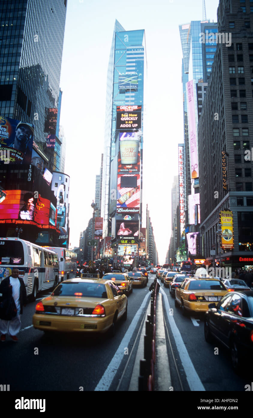 Time square adverts hi-res stock photography and images - Alamy