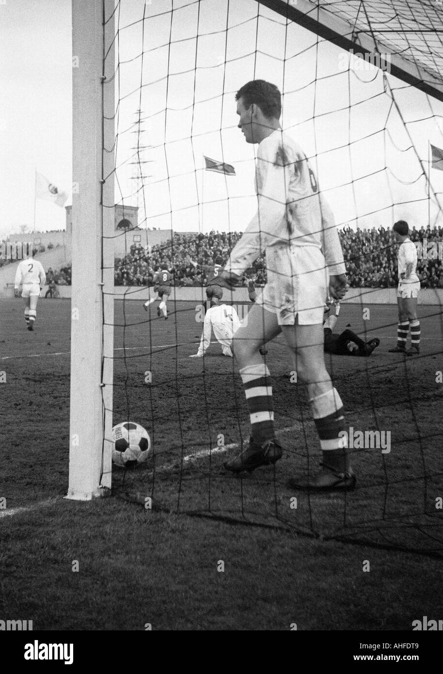 football, international UEFA youth class tournament 1965, semi-final ...