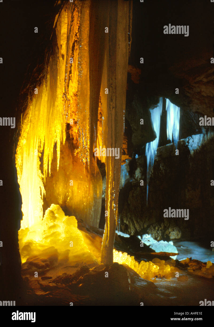 Draperies in cave hi-res stock photography and images - Alamy