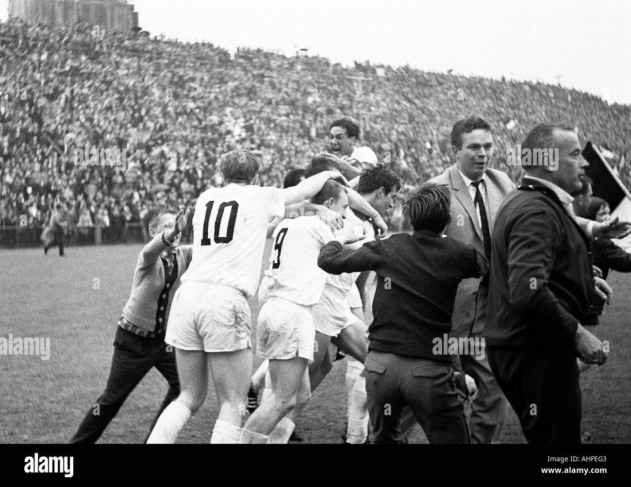 1966 football fans hi-res stock photography and images - Alamy