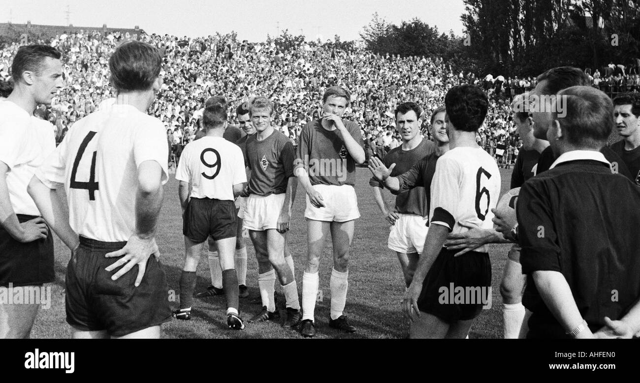 football players after final whistle, f.l.t.r. Wolfgang Wittemaier ...