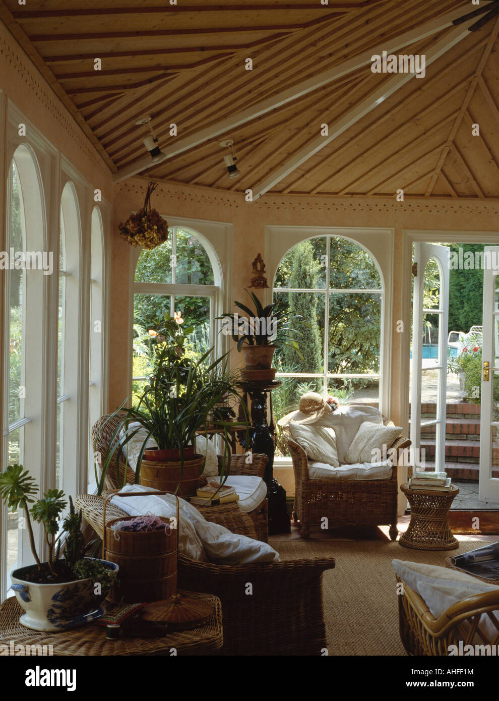 Interiors conservatory sittingroom furniture hi-res stock photography ...