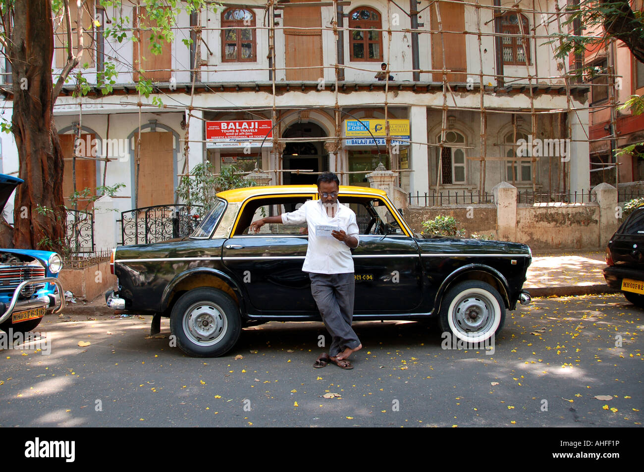Mumbai taxi and driver, India Stock Photo - Alamy