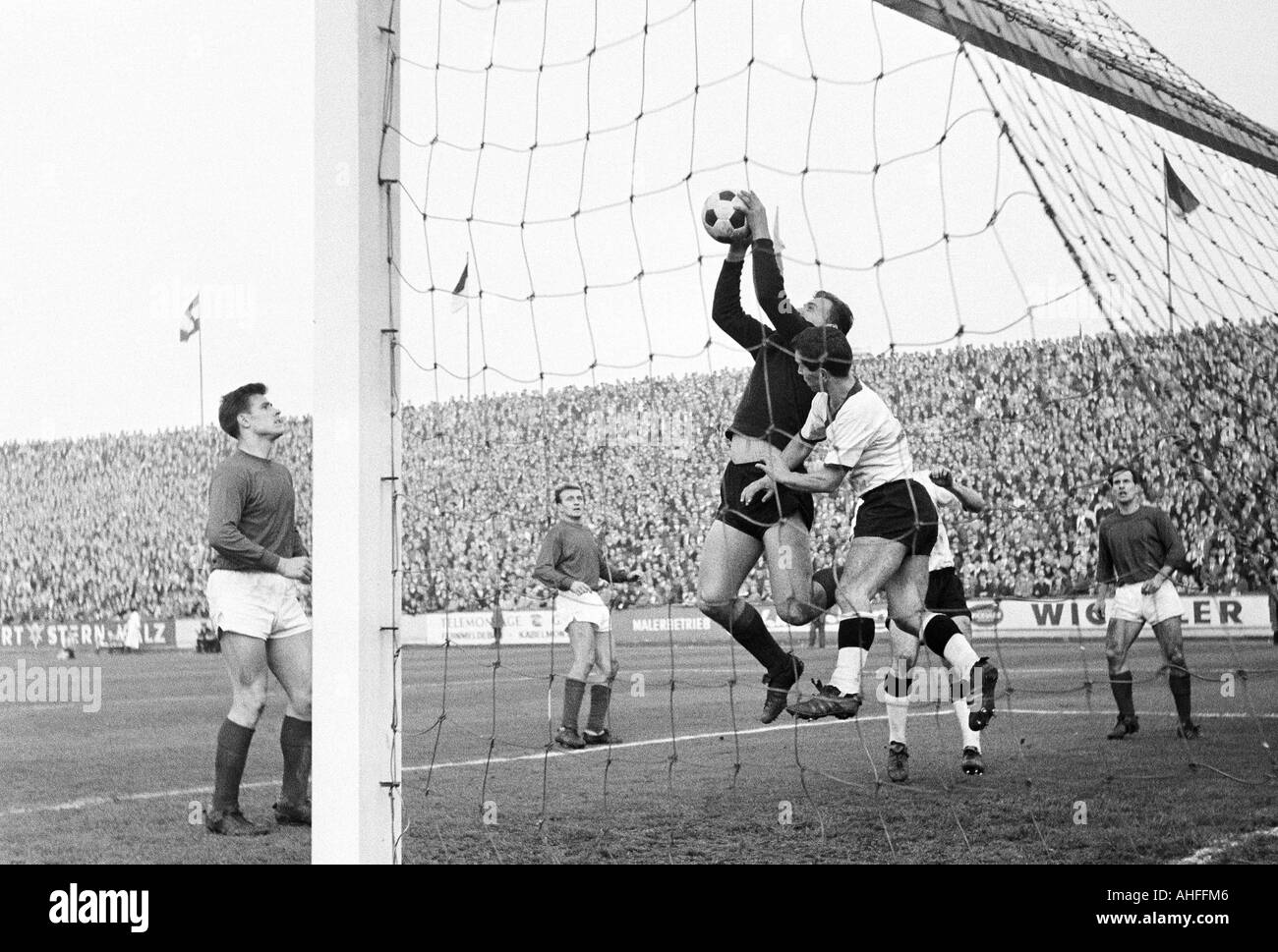 Rot weiss essen Black and White Stock Photos & Images - Alamy