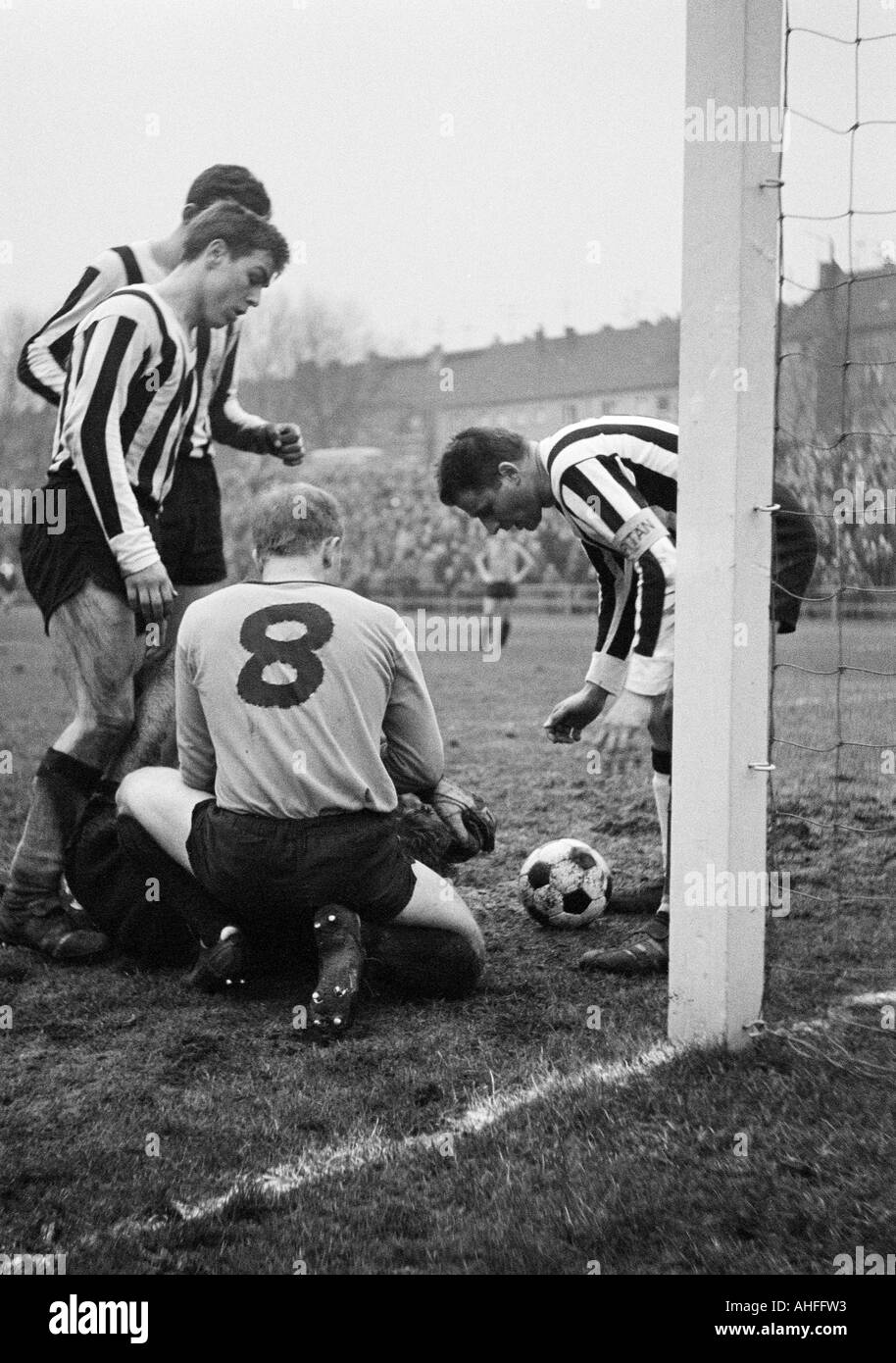 07 07 1965 Black and White Stock Photos & Images - Alamy