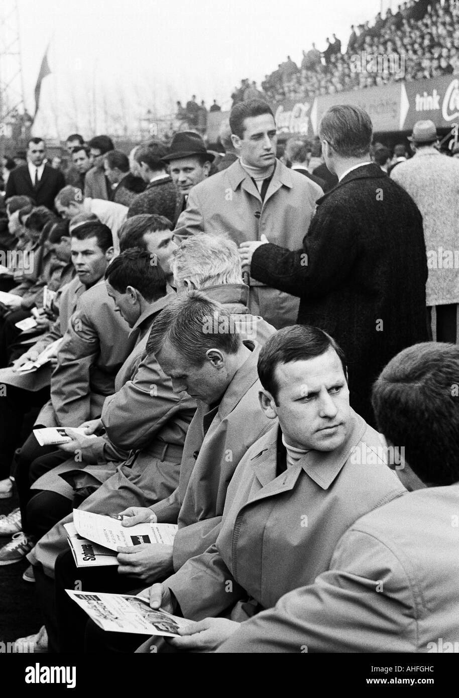 1966 football team photo hi-res stock photography and images - Alamy